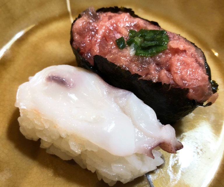 「500円前後のにぎり寿司」をスーパー5社で徹底比較。サミット、西友etc. | bizSPA!