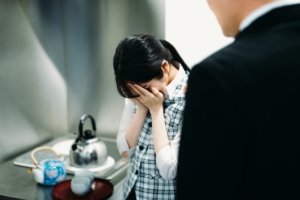 職場で無視、仕事を教えない…「会話拒否ハラスメント」の実態 | bizSPA!