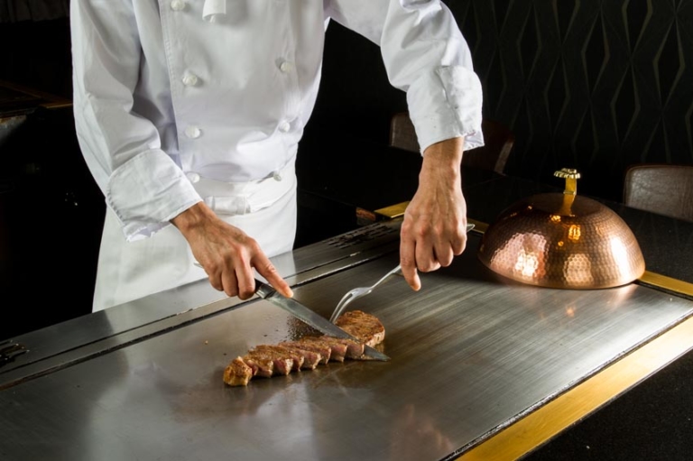 バニーガールがいる「老舗会員制バー」を直撃。庶民の憧れだが“何円かかる”のか | ページ 4 | bizSPA!