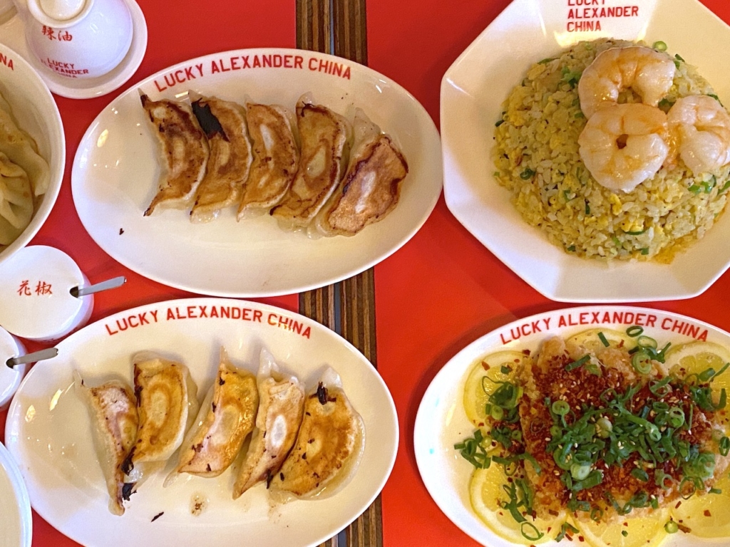 【運気が上がる！？映える町中華】餃子が主役の「LUCKY ALEXANDER CHINA」食べてみた | bizSPA!
