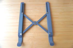 【ダイソーのPCスタンド3選比べてみた】500円の大ヒットスタンドと100円スタンド、コスパがよいのはどっち？ | ページ 2 | bizSPA!