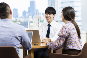 【Z世代は何を想う】新卒1年目から江崎グリコのマーケターに！涙の「課題100本ストック」とは？ | bizSPA!