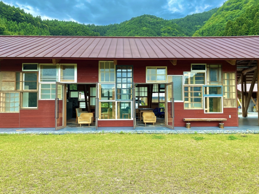 【日本はペットボトルリサイクル率世界トップレベル！】サントリーが「ごみゼロ」の町・徳島県上勝町と取り組む水平リサイクルとは？ | bizSPA!