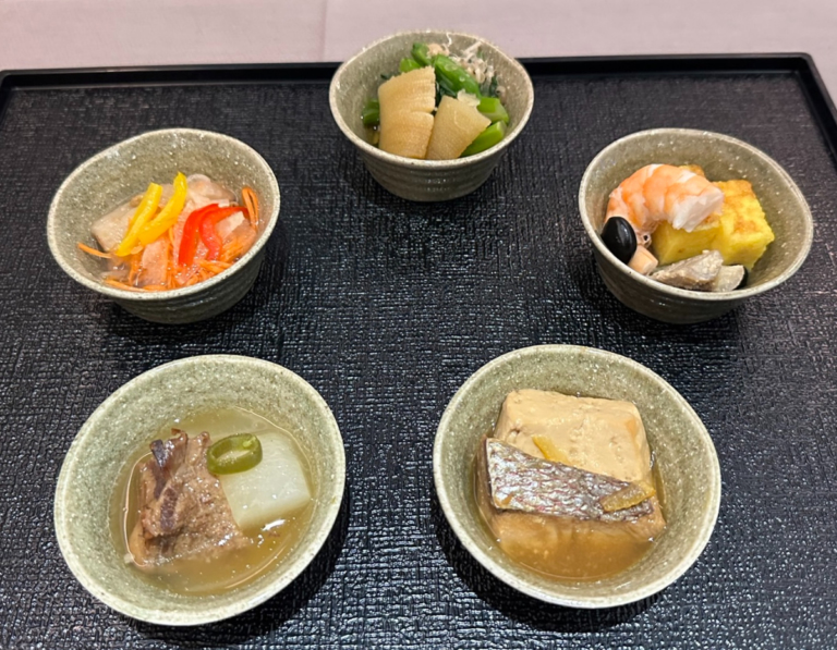 ファーストクラスってどんな人が乗るの？ 会社役員さえ搭乗できない往復300万円の極上フライト | bizSPA!